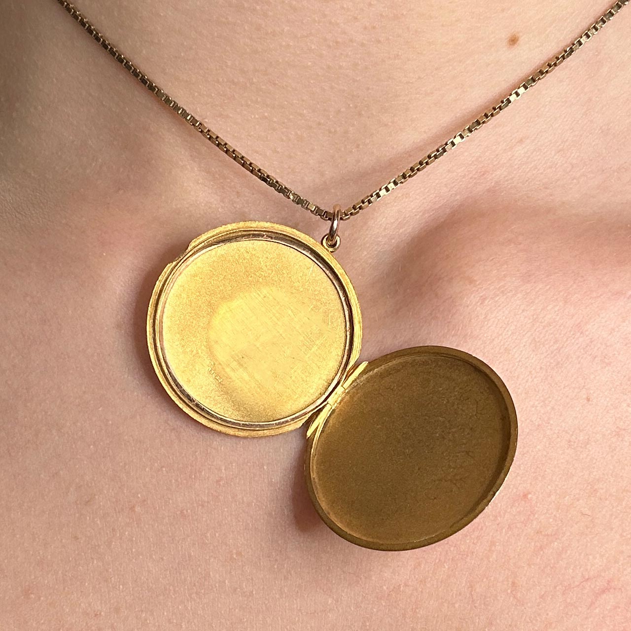 Large Edwardian Circular Gold Locket | Saddingtons Antique Jewellery